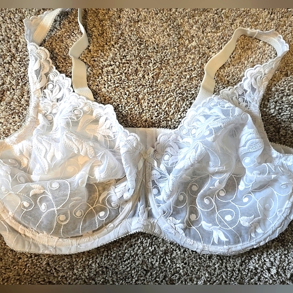 Amoureuse | Intimates & Sleepwear | Amoureuse Size 46b White Uw Floral ...